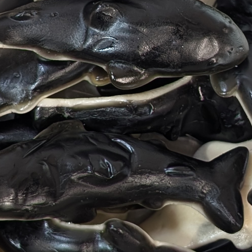 Large Orca Whales (100g) | Joyofsweets.com – JoyofSweets.com